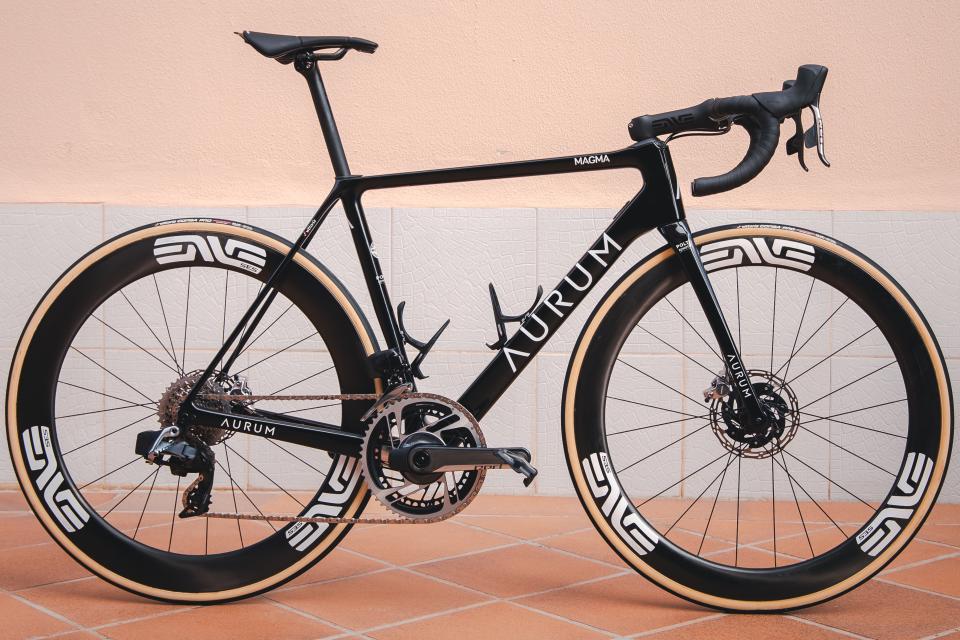 What gear is Team Polti Kometa riding on in 2024?